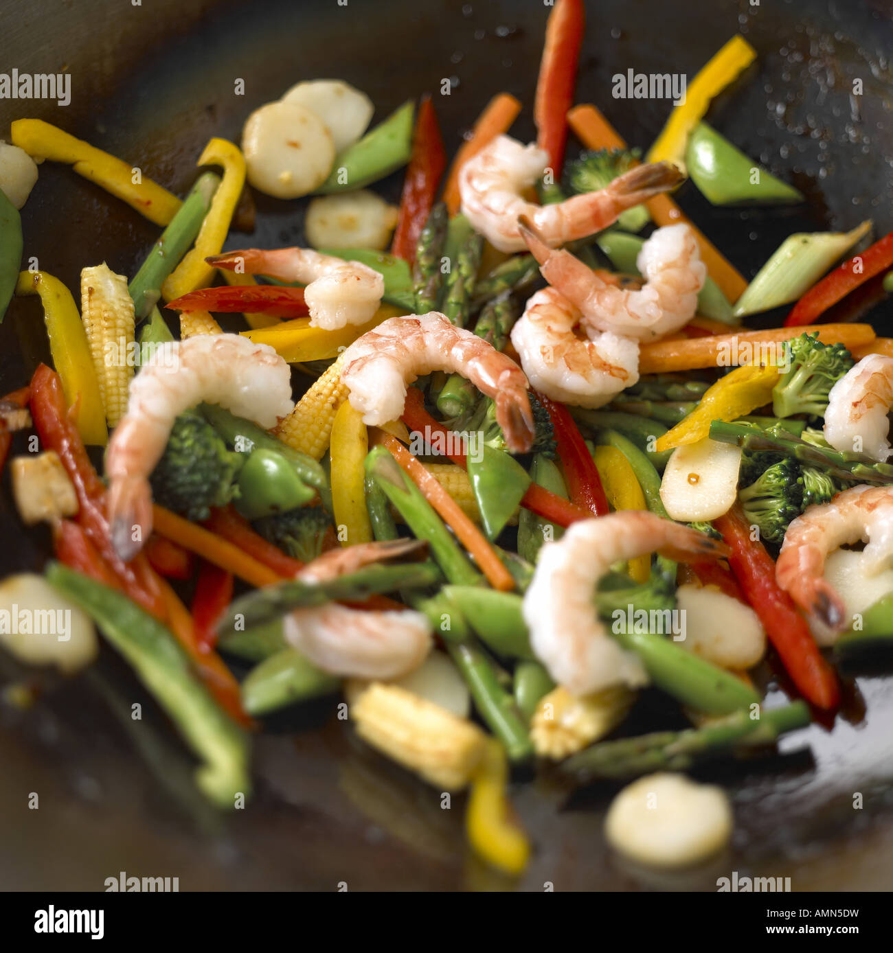 Prawn stir fry in wok Stock Photo - Alamy