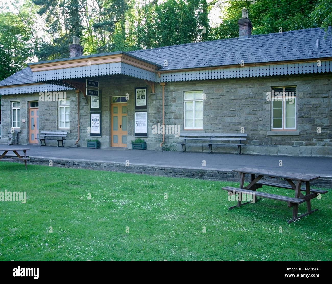 Tintern railway station hi-res stock photography and images - Alamy
