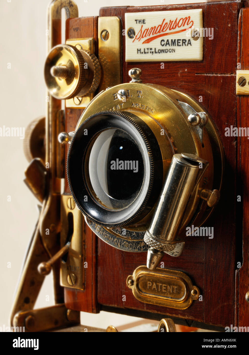 Sanderson tropical Half Plate wooden View Camera close up of lens and ...