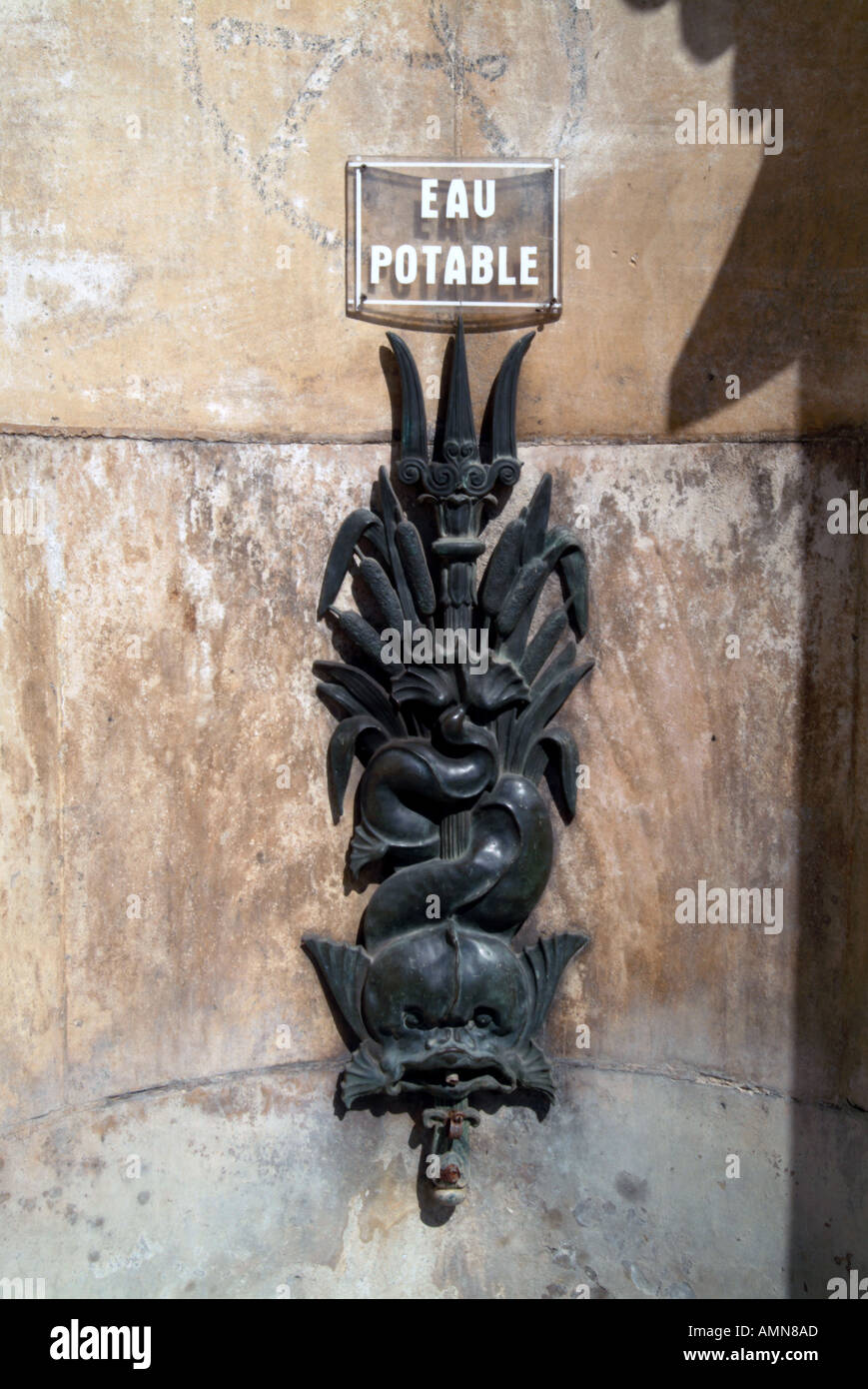 Eau potable drinking water Stock Photo - Alamy