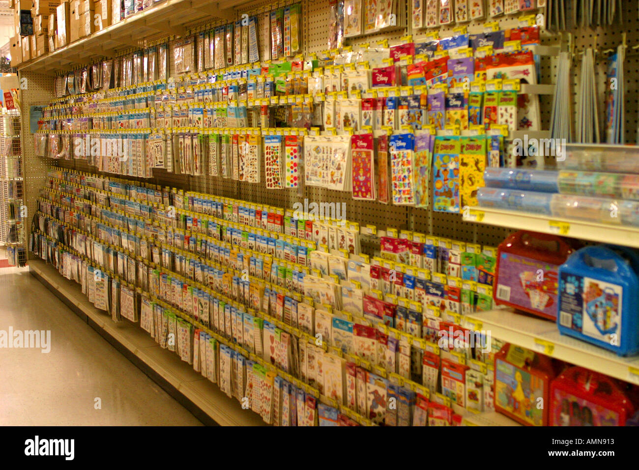 Shelves full of office supplies hi-res stock photography and images - Alamy