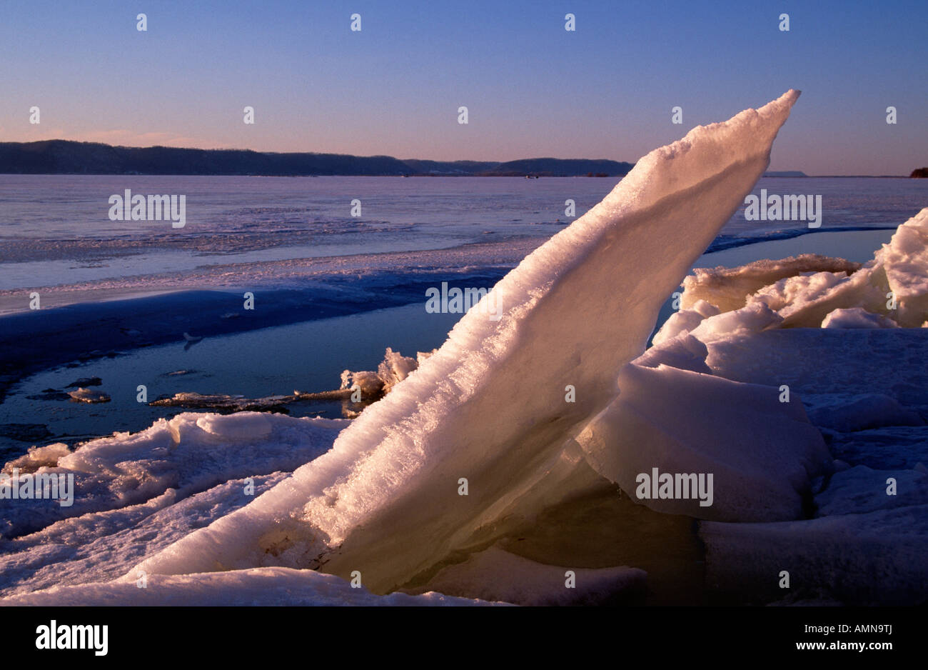 ice heave in Mississippi River, Upper Mississippi River National Fish ...