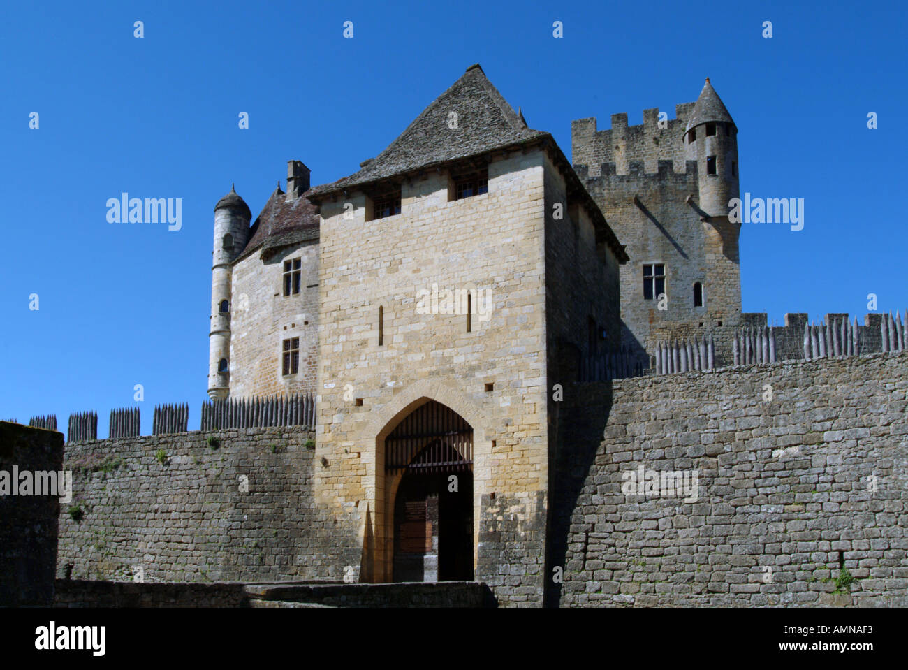 Portcullis castle hi-res stock photography and images - Alamy