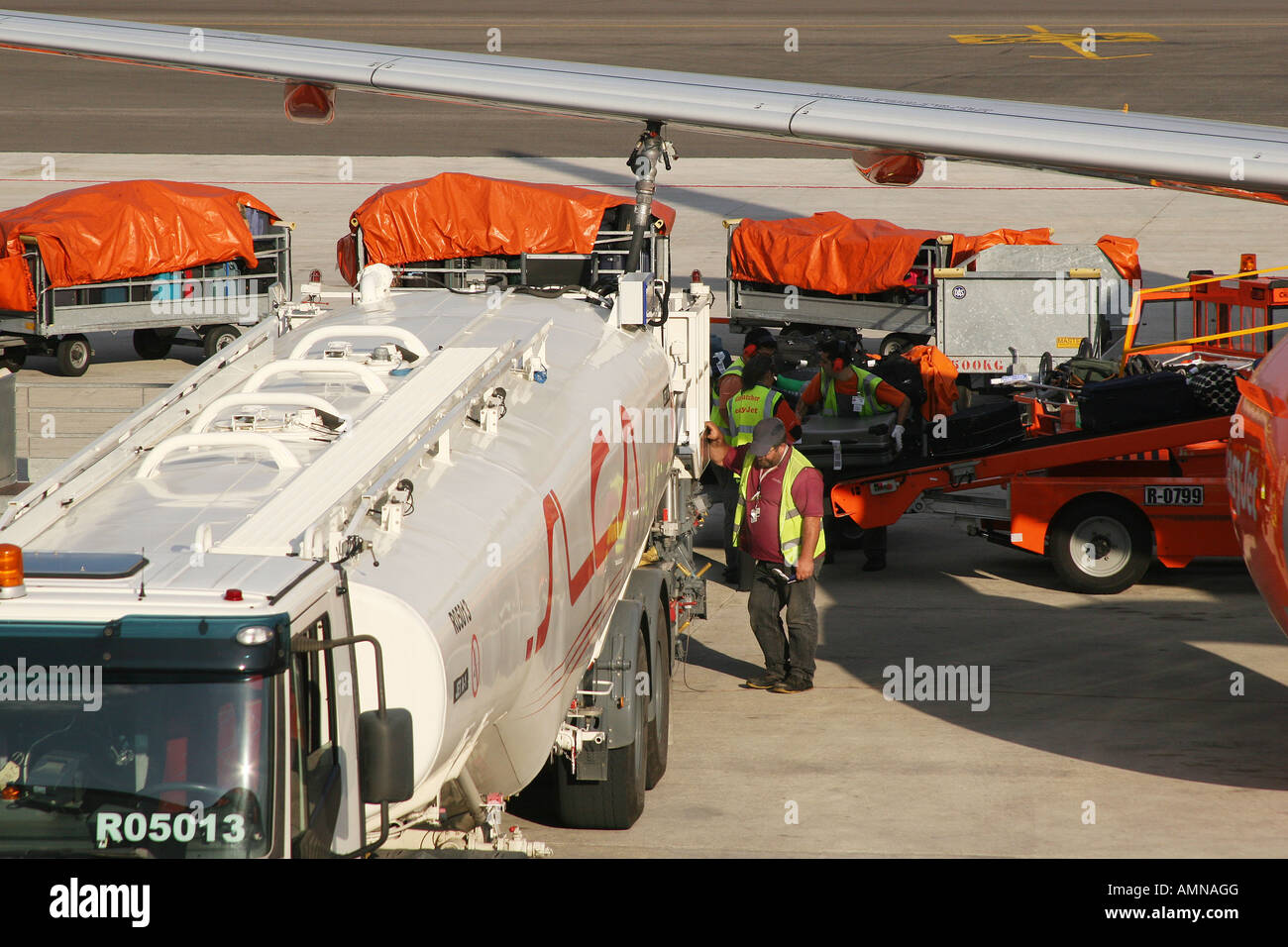 Fuel tanker filling jet at Palma airport Stock Photo - Alamy