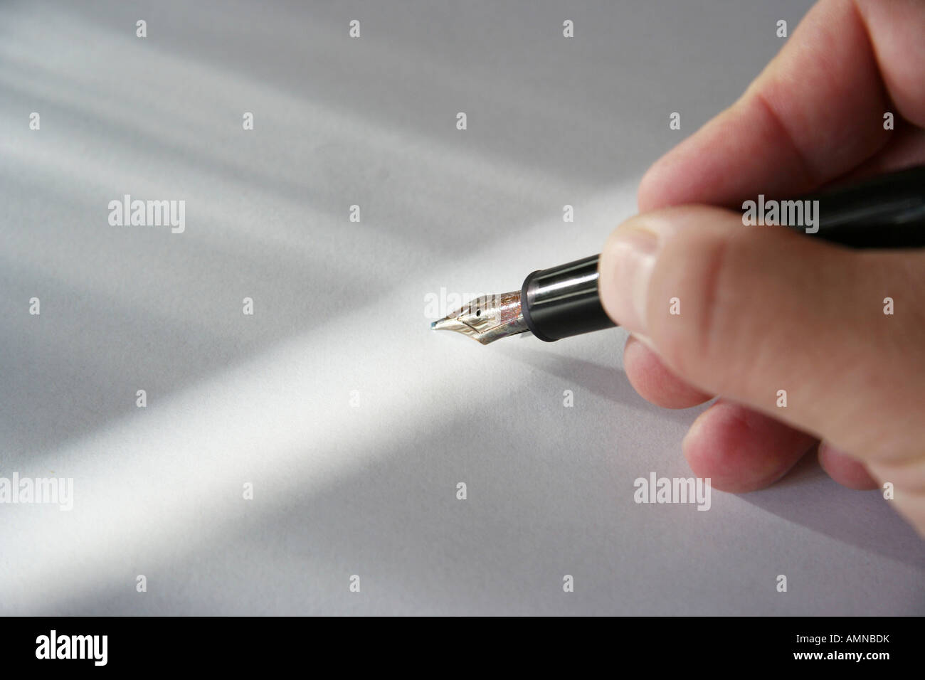 Writing fountain pen hi-res stock photography and images - Alamy