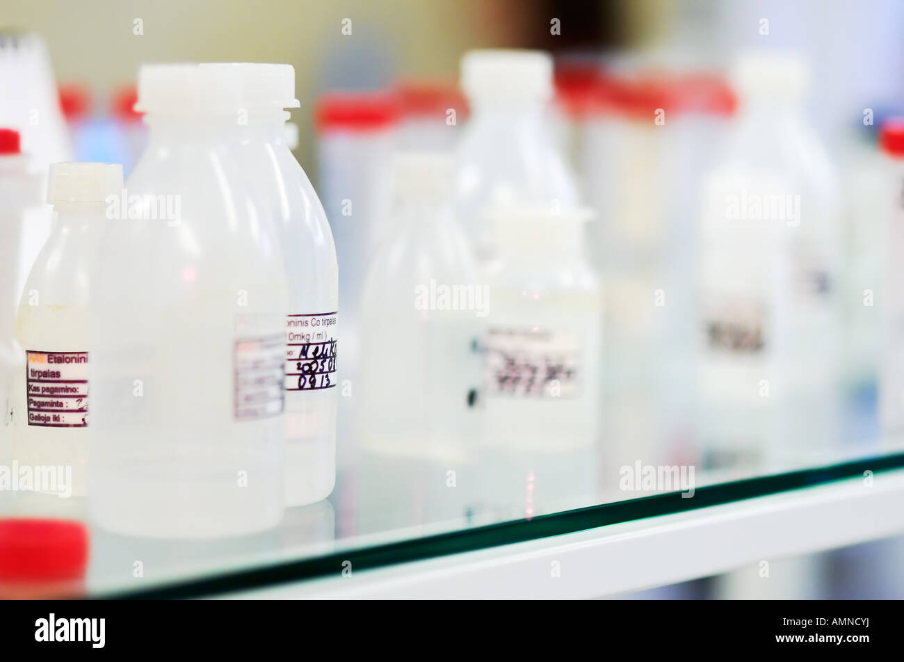 Plastic sample vials hi-res stock photography and images - Alamy