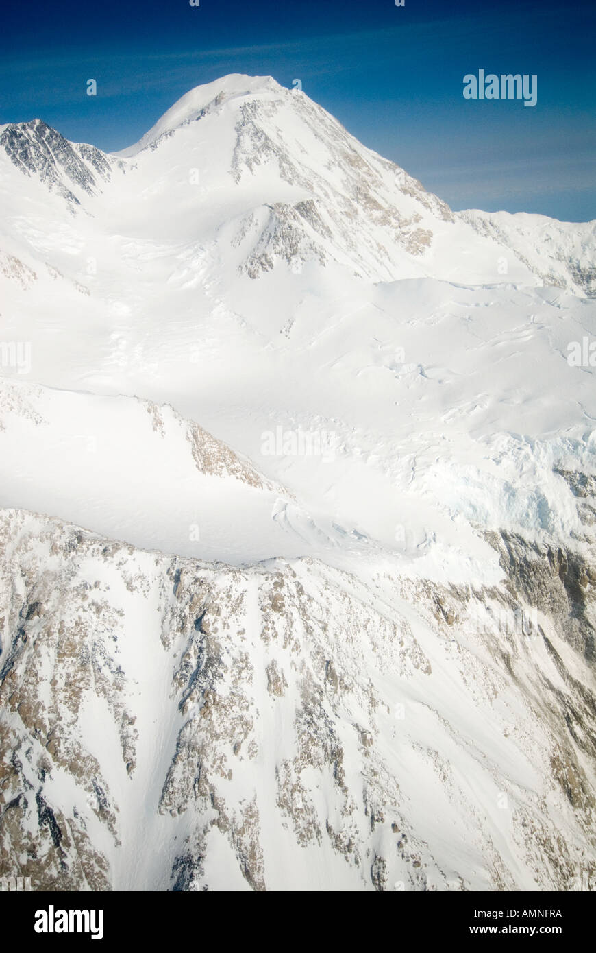ALASKA AERIAL VIEW OF MT McKINLEY ON A BLUE SKY DAY ALASKA RANGE Stock ...