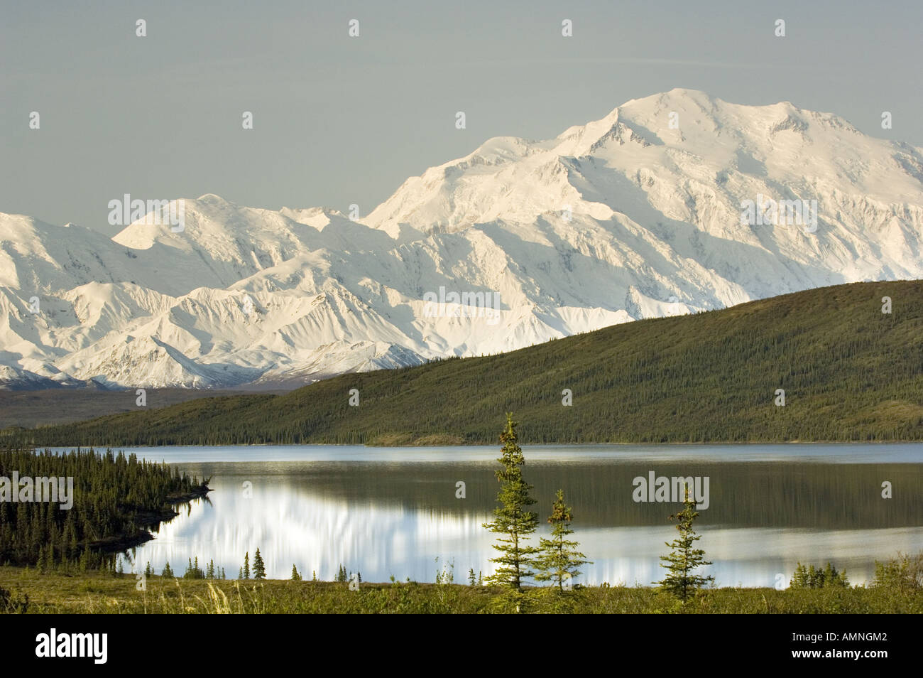 Beautiful mountain lake reflection hi-res stock photography and images ...