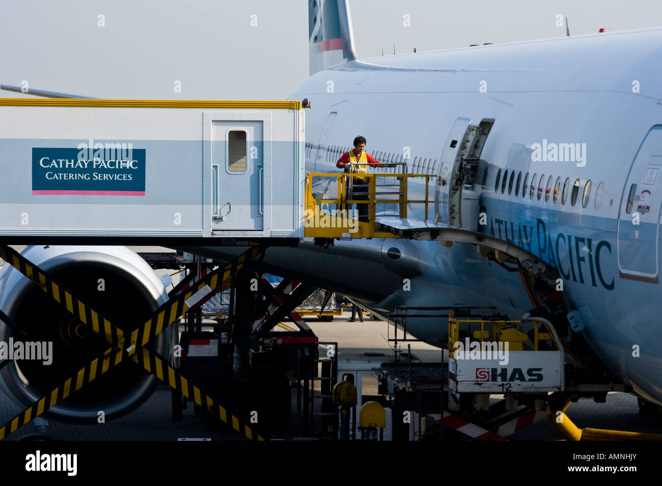 Loading food onto an airplane hi-res stock photography and images - Alamy