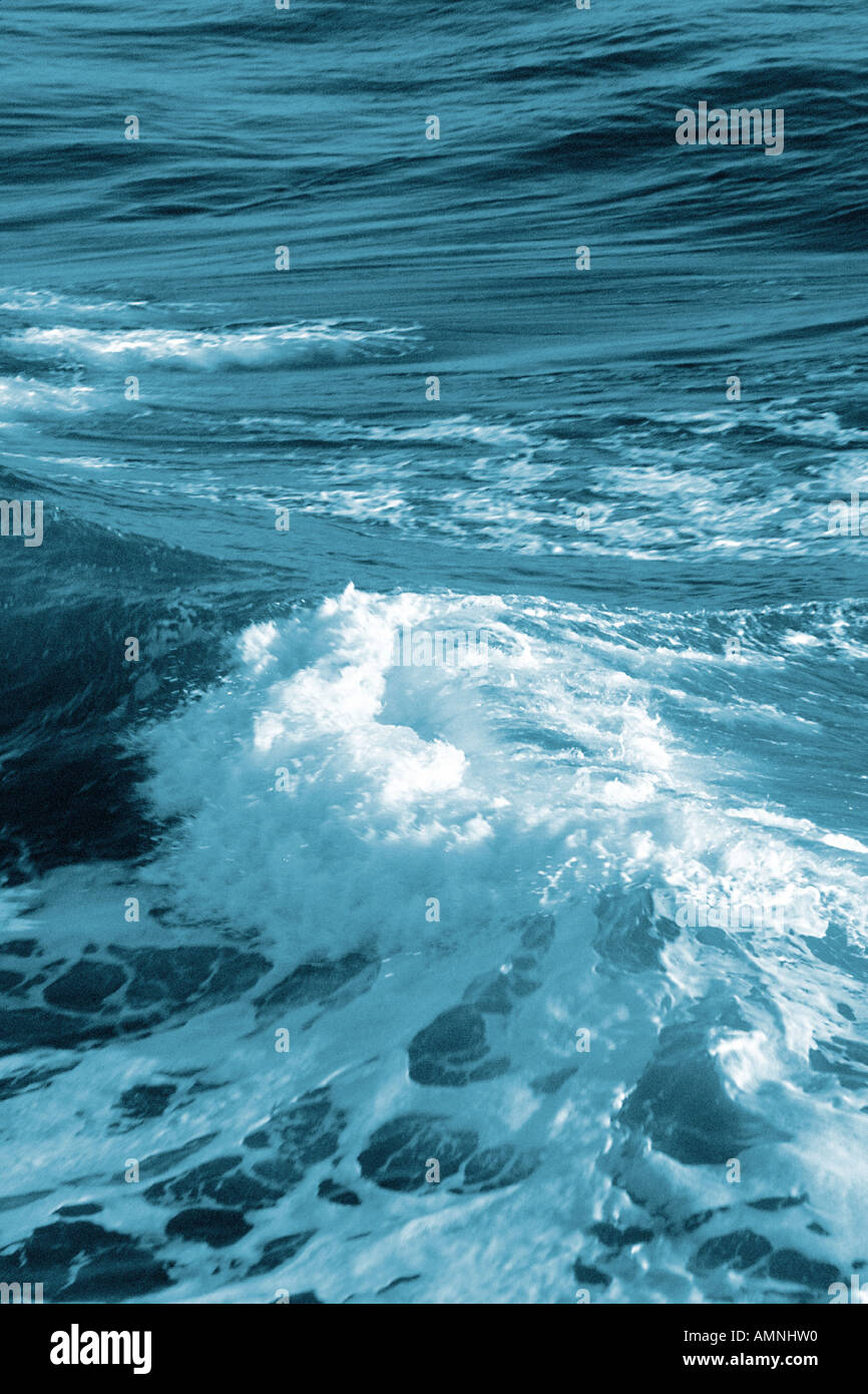 Closeup shot foam waves hi-res stock photography and images - Alamy