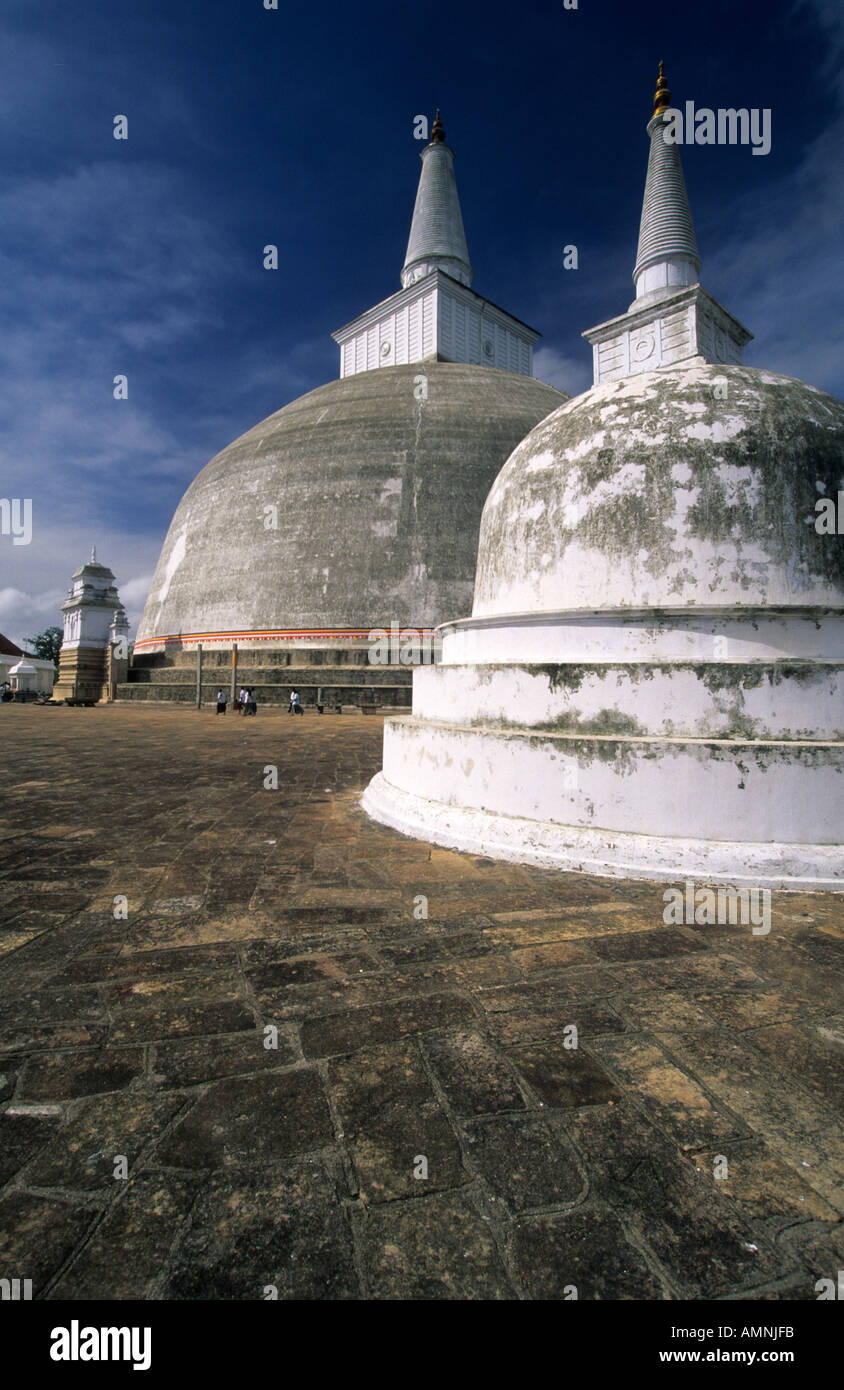 Ruvanvelisaya Dagoba in Anuradhapura Stock Photo - Alamy