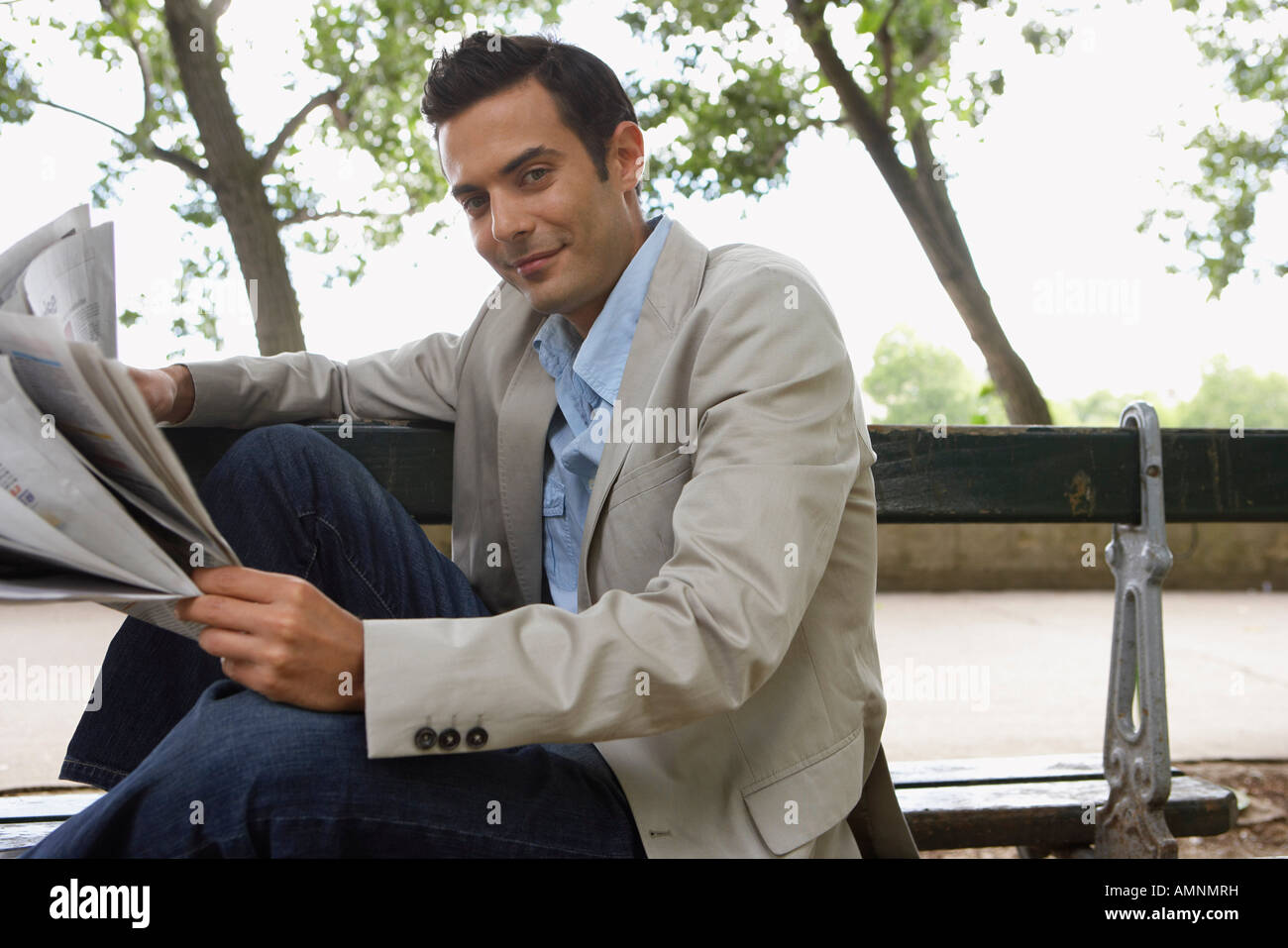 Office break park reading hi-res stock photography and images - Alamy