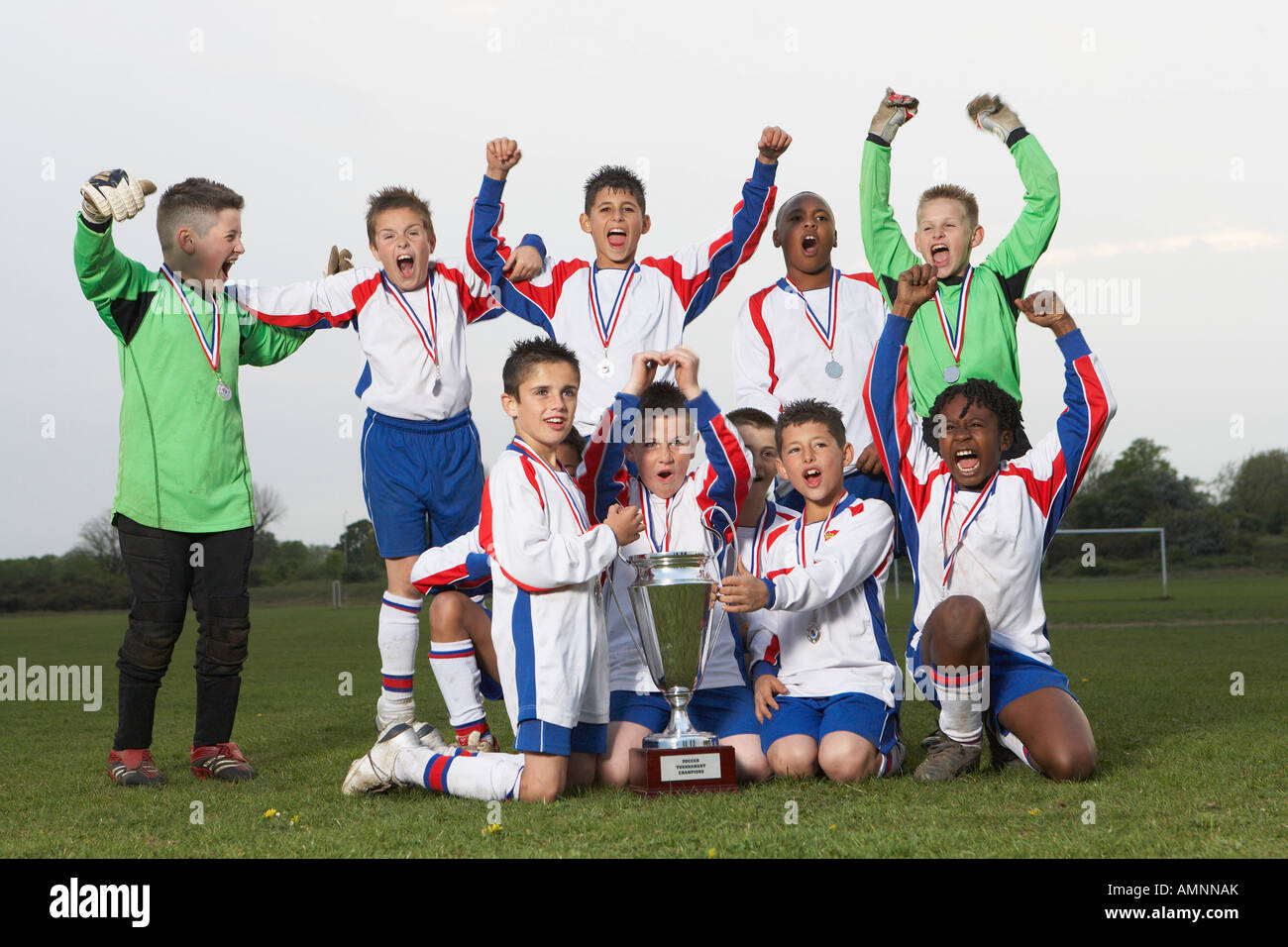 African soccer team with trophy hi-res stock photography and images - Alamy