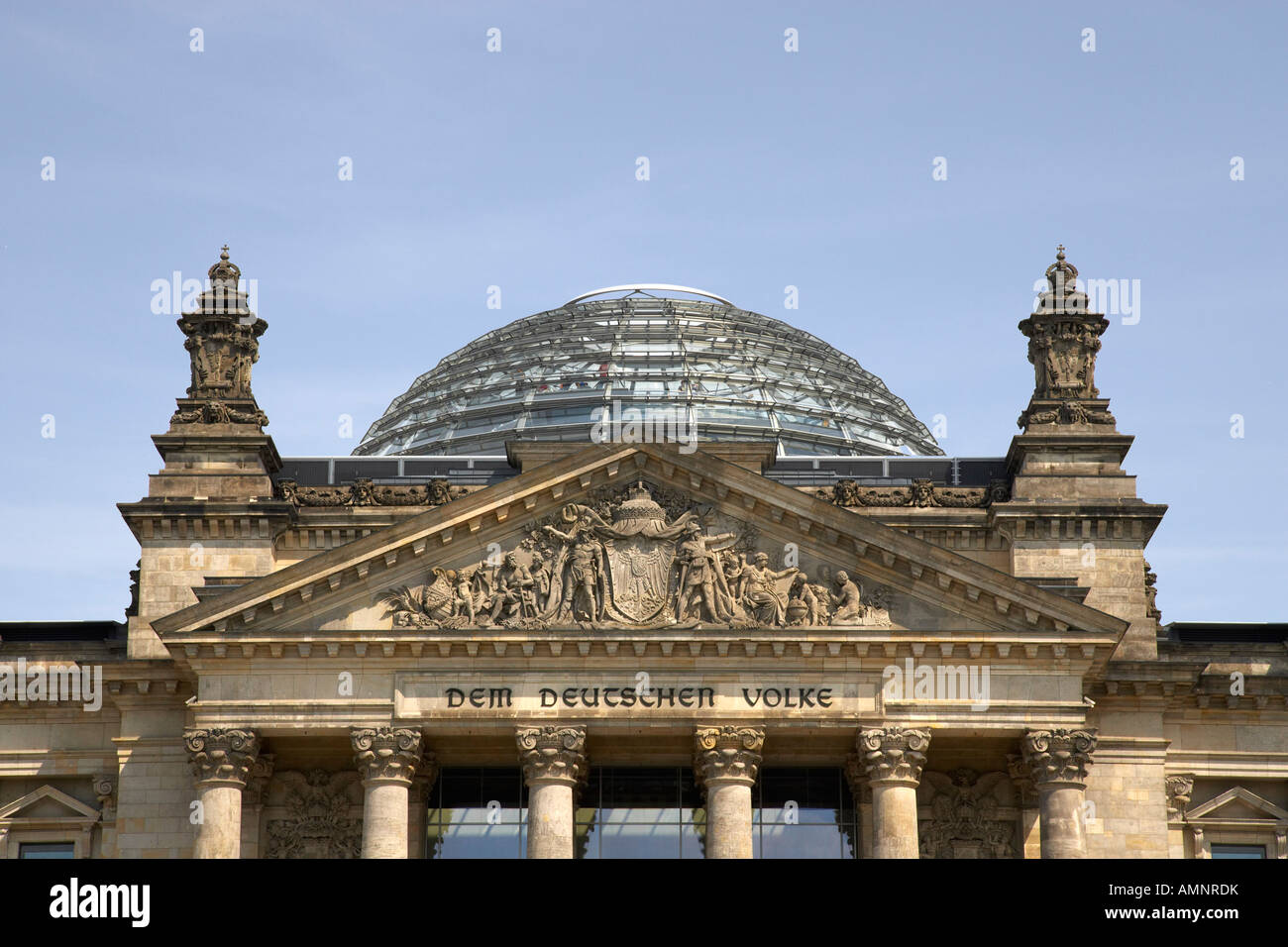 Buildings german parliament close hi-res stock photography and images ...