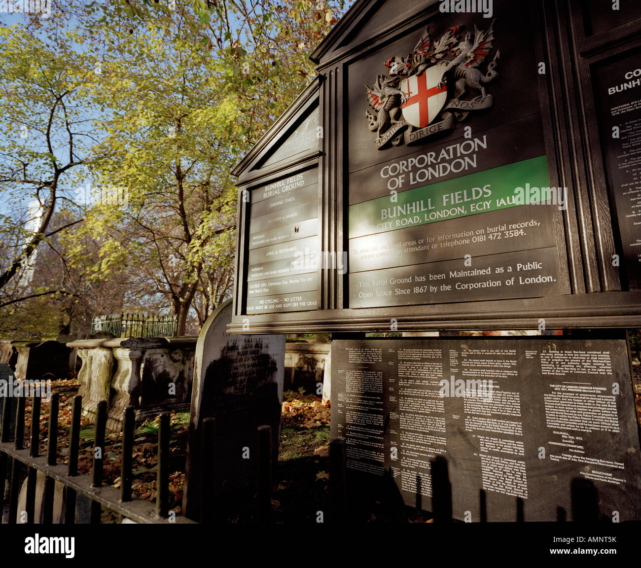 Bunhill cemetery hi-res stock photography and images - Alamy