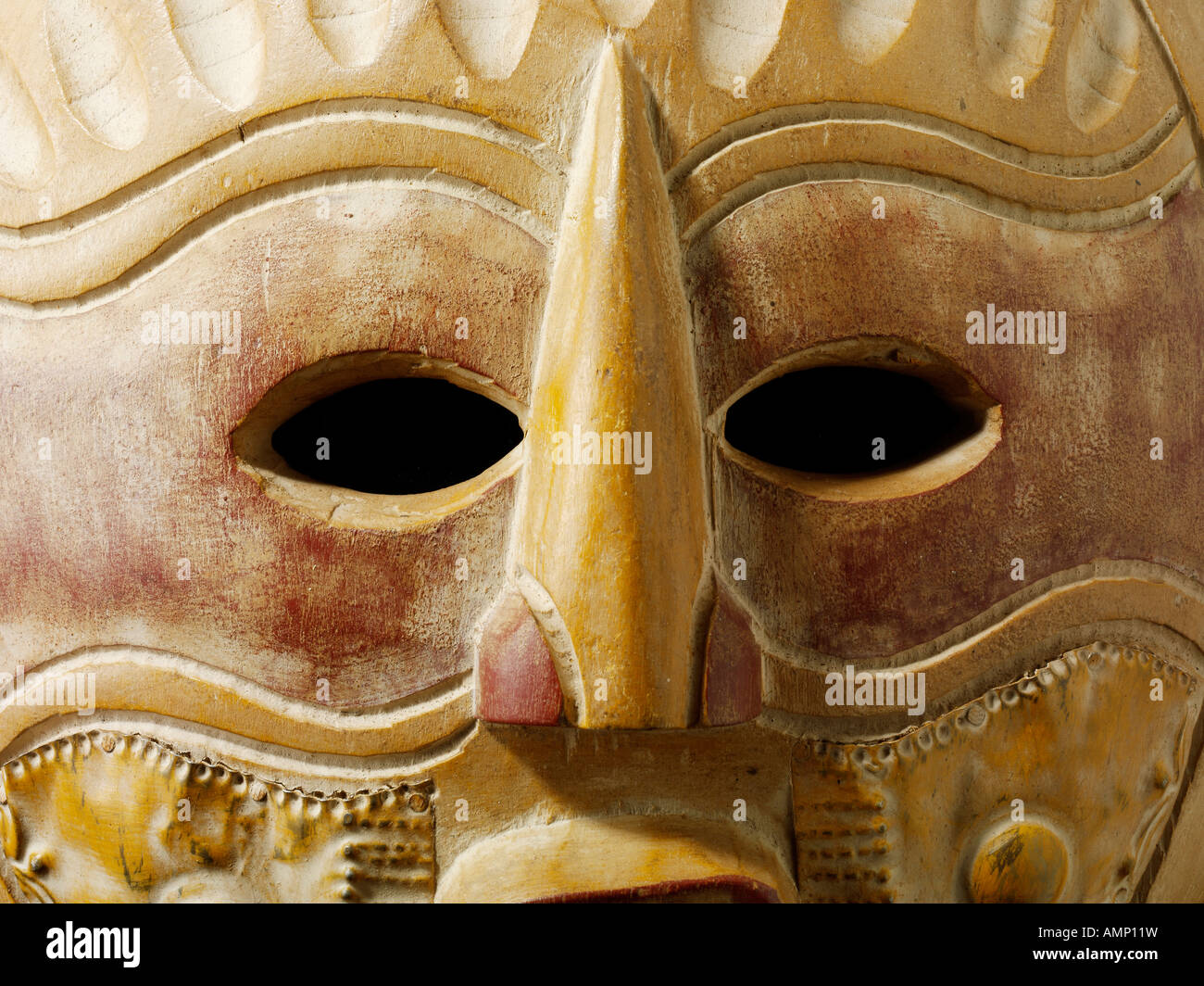 Ethnic traditional African mask. Art and craft Stock Photo - Alamy