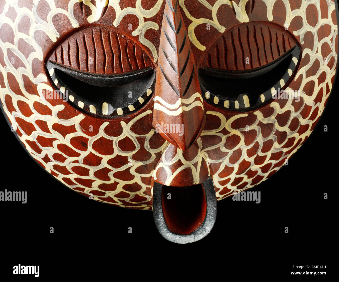 Ethnic traditional African mask. Art and craft Stock Photo - Alamy