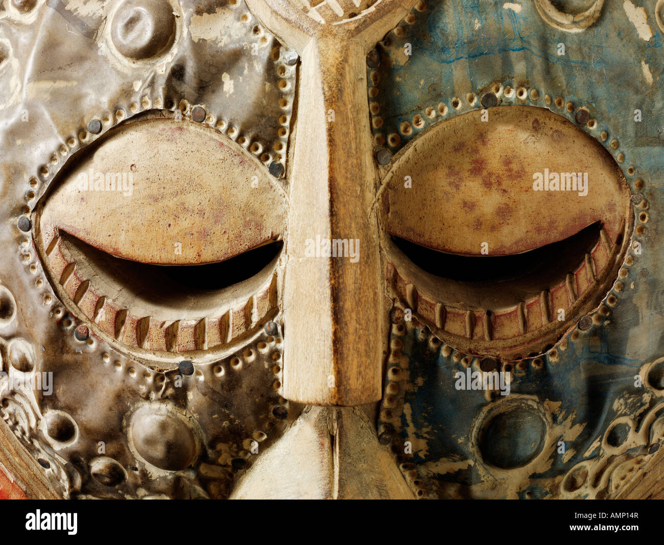 Ethnic traditional African mask. Art and craft Stock Photo - Alamy