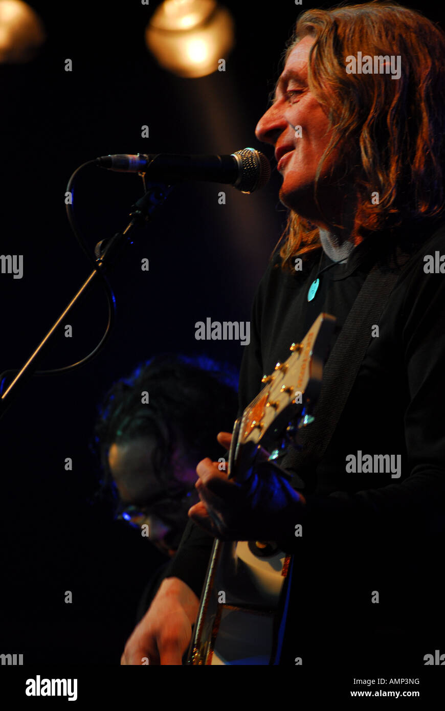 Singer and guitarist Davy Carton of the Saw Doctors at The Wychwood ...