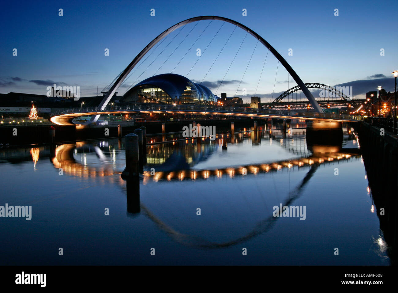 The Gateshead Millennium Bridge and Sage Gateshead music centre ...