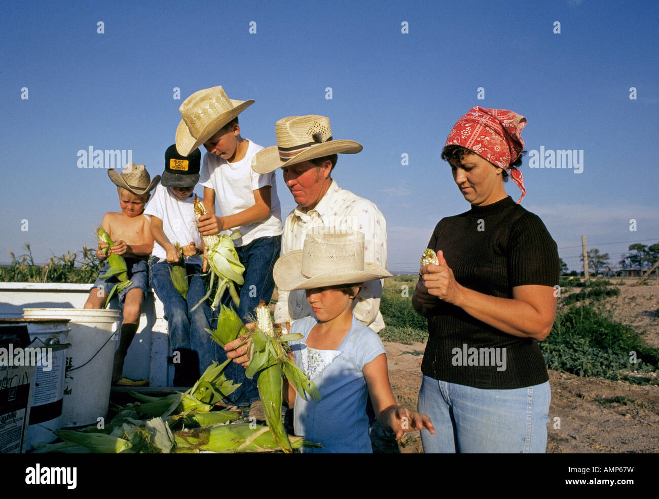 American farming family hi-res stock photography and images - Alamy