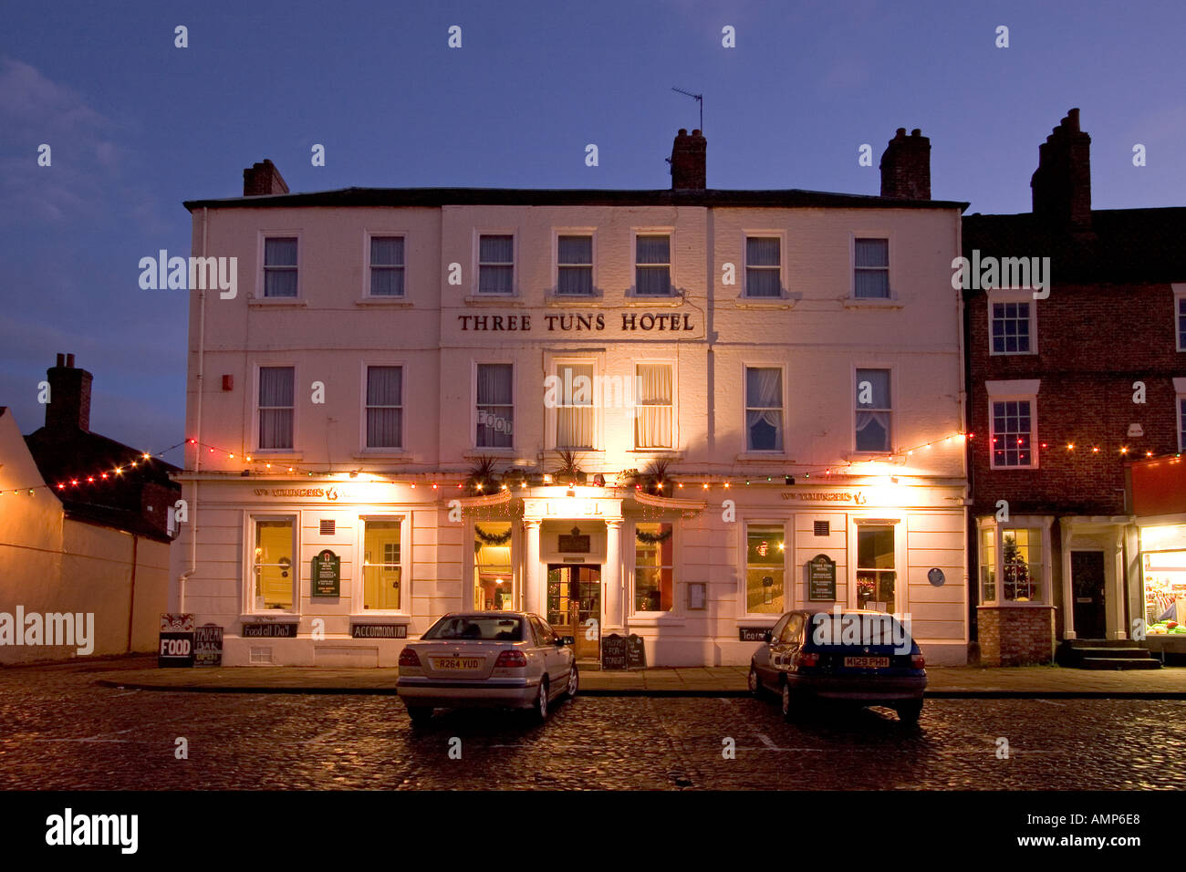 The three tuns hotel hi-res stock photography and images - Alamy