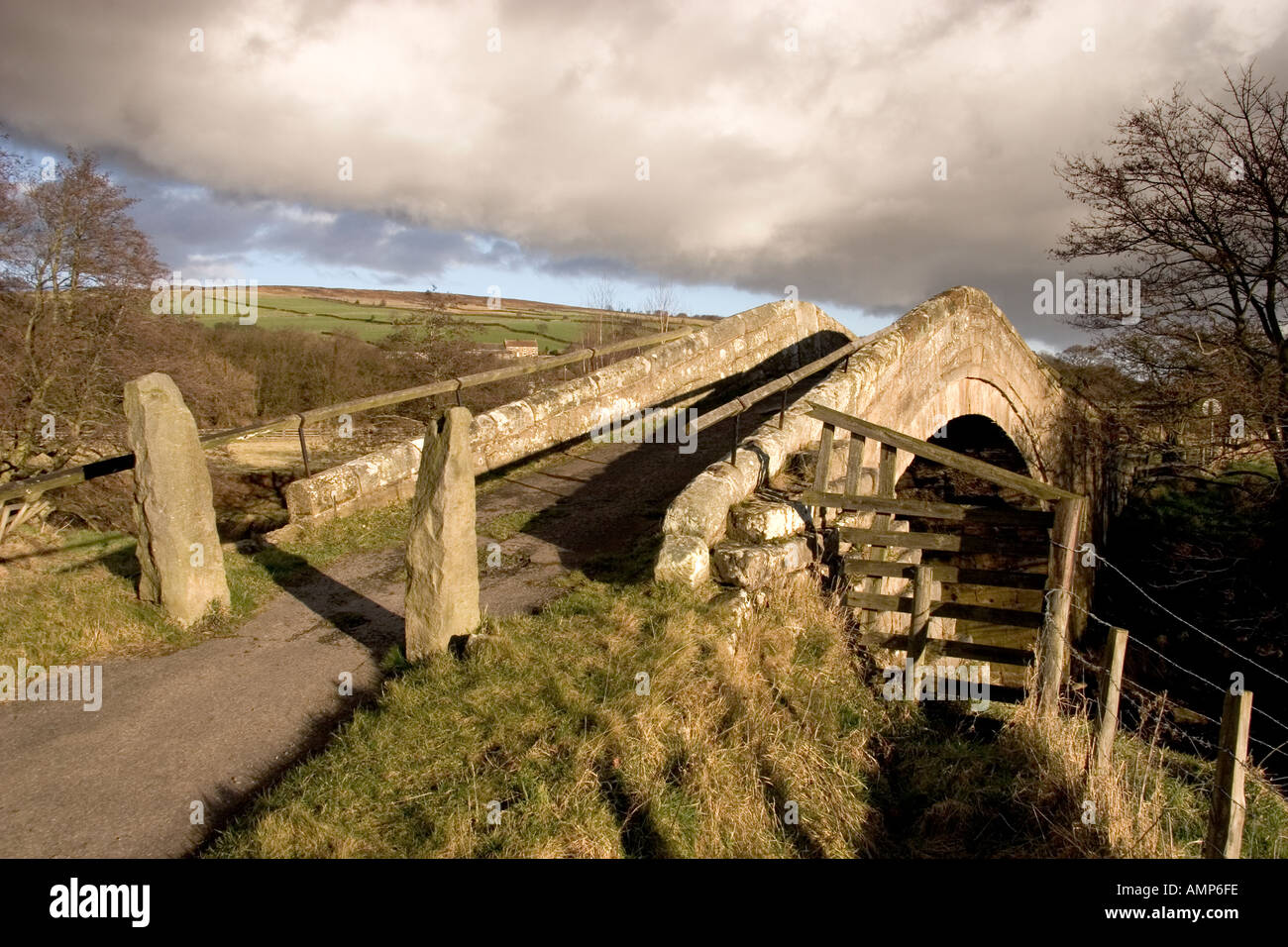 Hump back bridge hi-res stock photography and images - Alamy