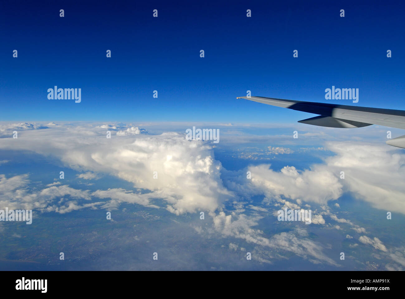 Passenger aircraft flying above hi-res stock photography and images - Alamy