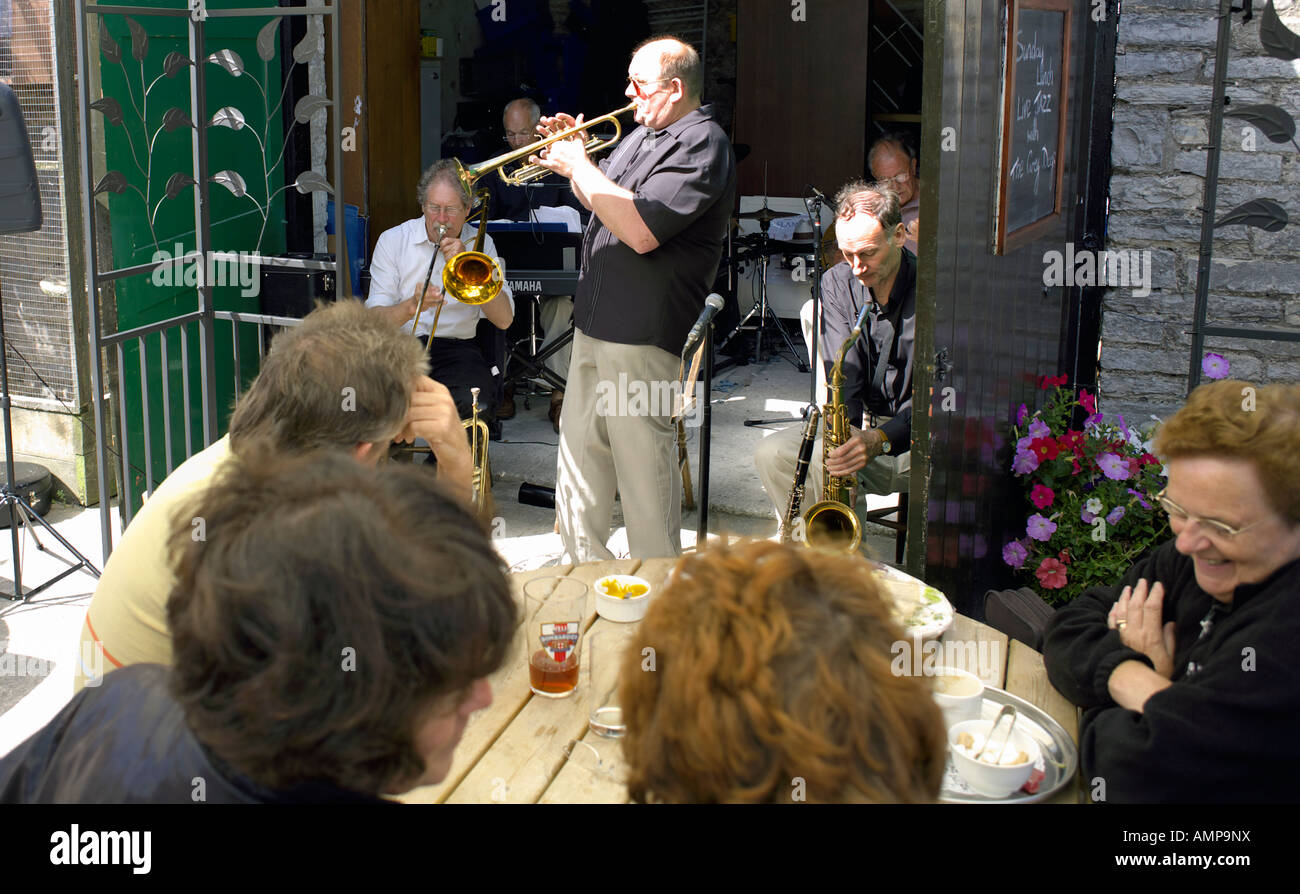 Grey Dogs jazz band performing at the Unicorn Hotel Somerton Somerset ...