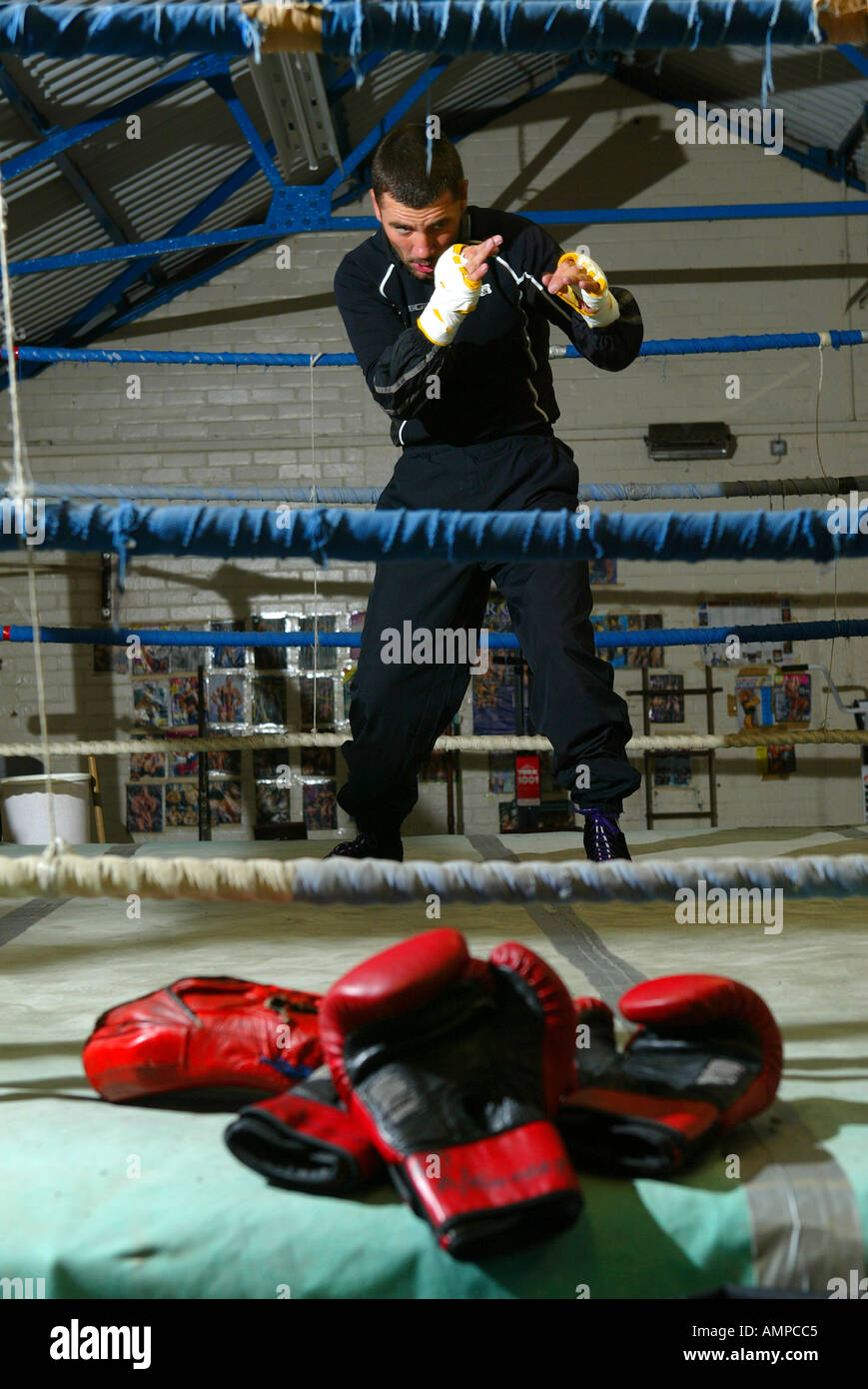 Boxer wayne mccullough hi-res stock photography and images - Alamy