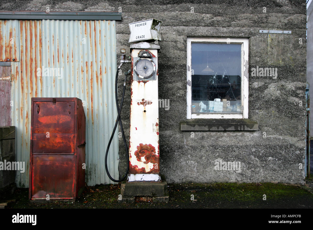 Old rusty petrol pump Stock Photo - Alamy