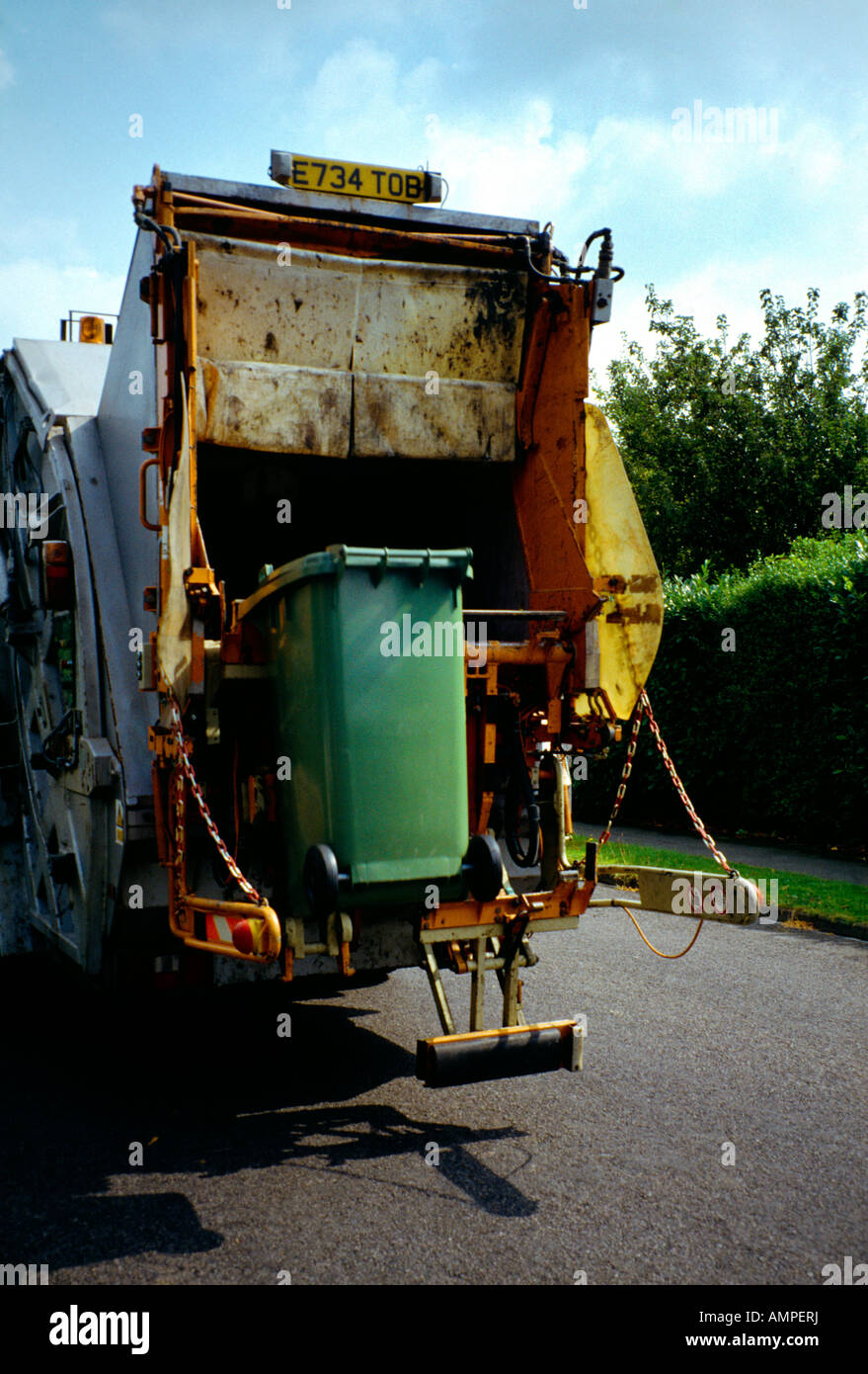 Dustcart hi-res stock photography and images - Alamy