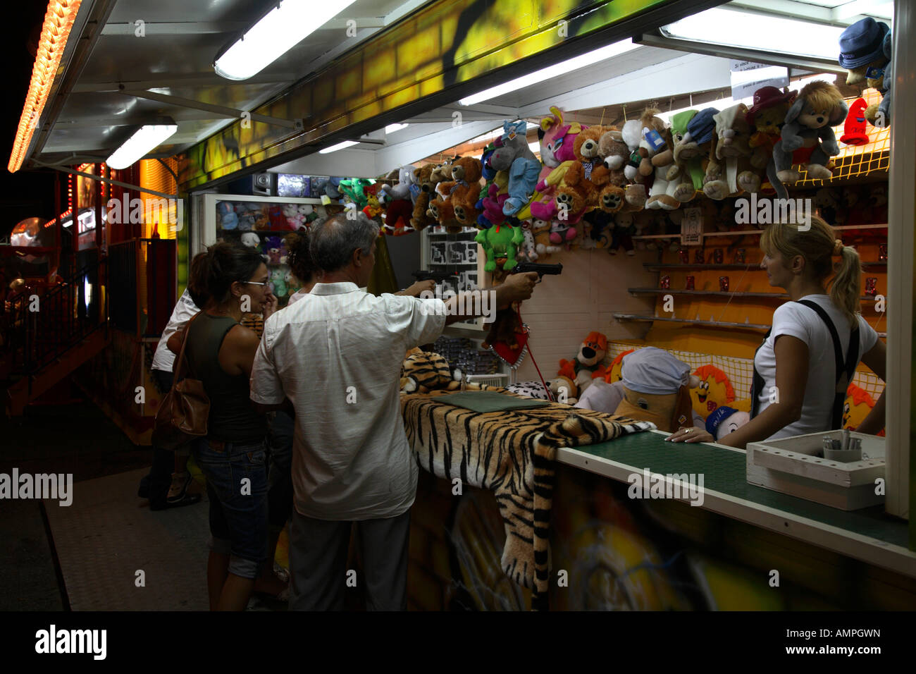 Fairground shooting range hi-res stock photography and images - Alamy