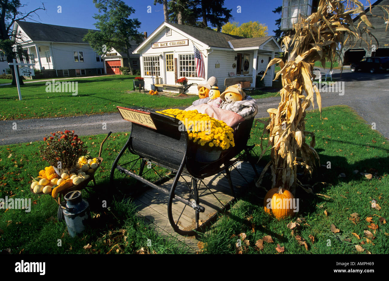 typical american garden decoration in fall Stock Photo - Alamy