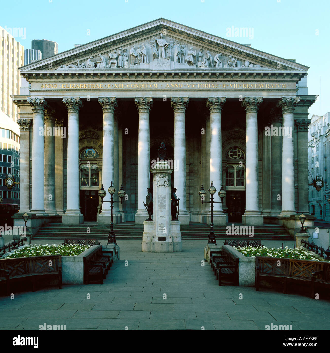 London stock exchange building hi-res stock photography and images - Alamy