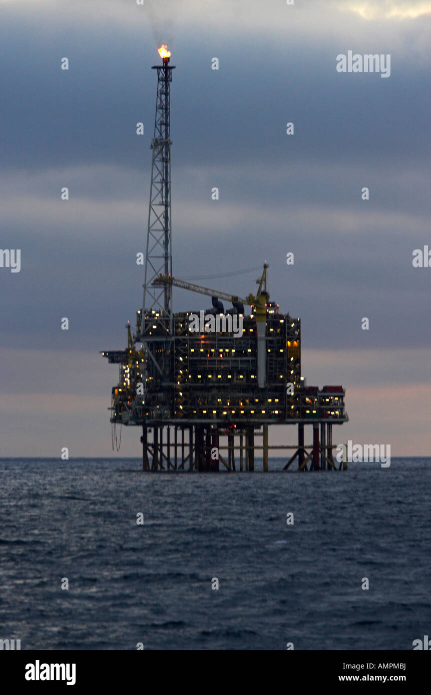 Gas rig deck platform module hi-res stock photography and images - Alamy