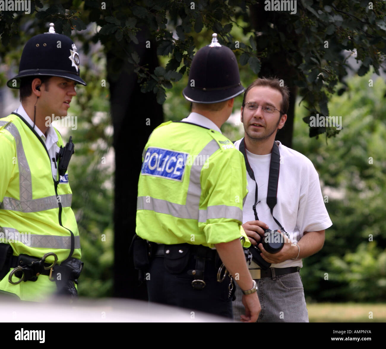 Policemen doing job interviewing photographer hi-res stock photography ...
