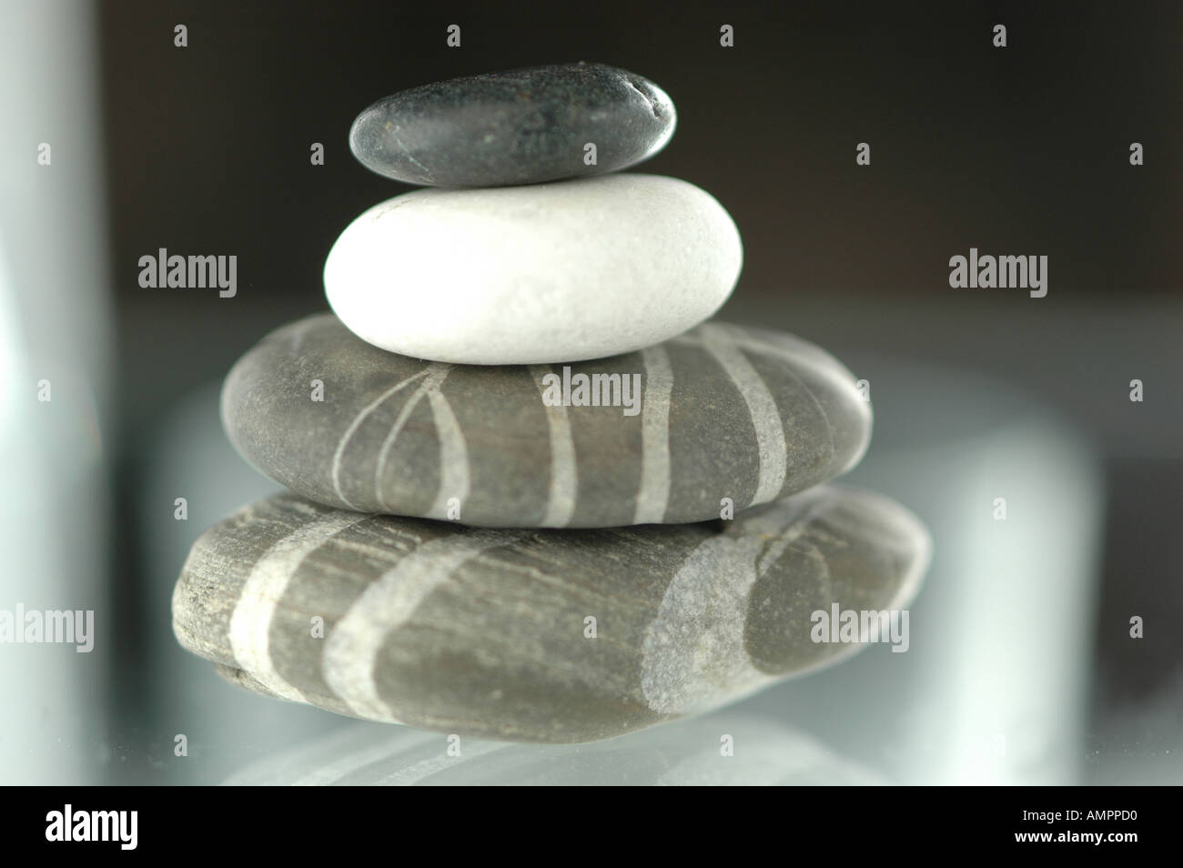 Pebbles balanced on each other hi-res stock photography and images - Alamy