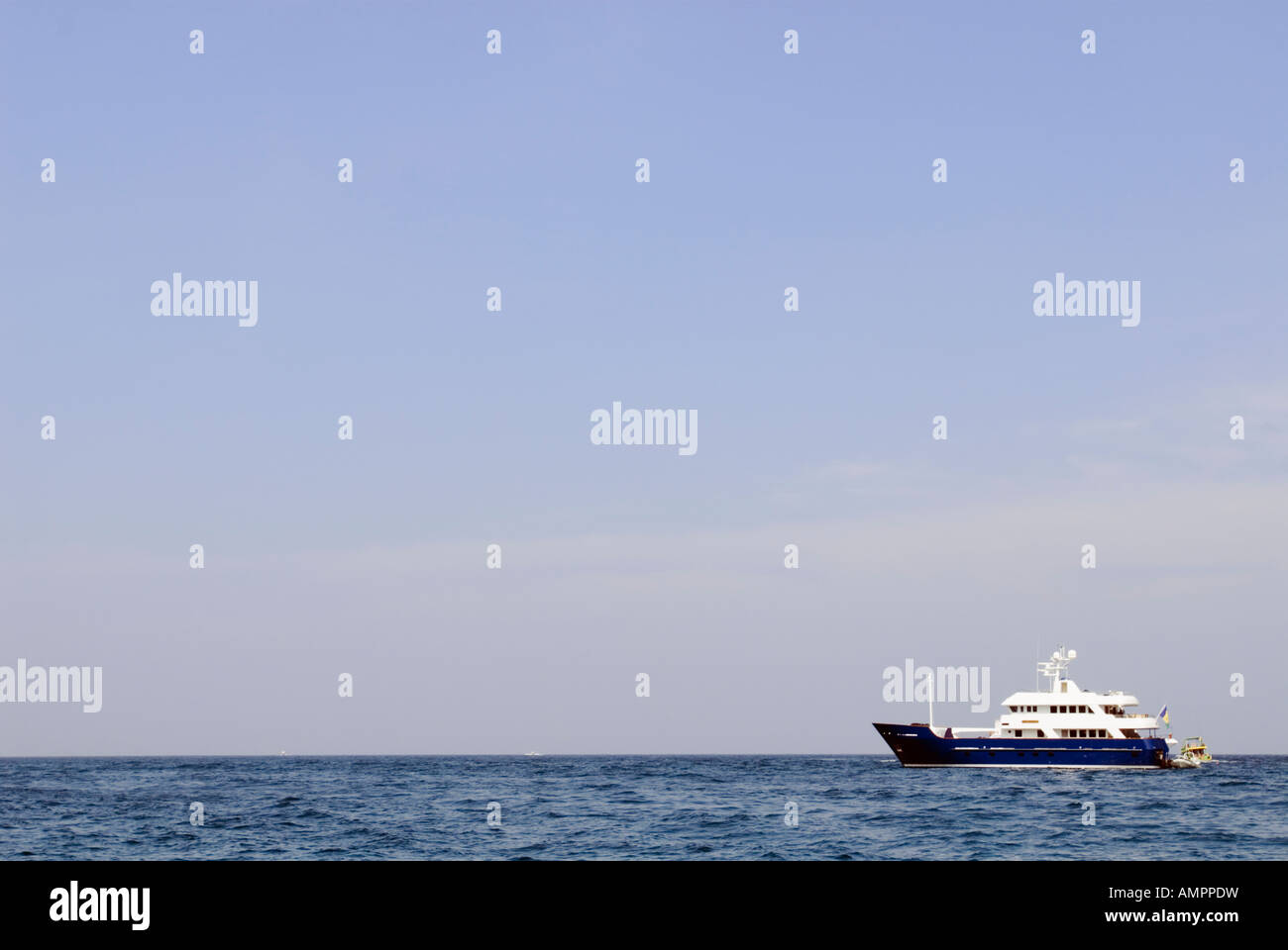 Flat yacht hi-res stock photography and images - Alamy