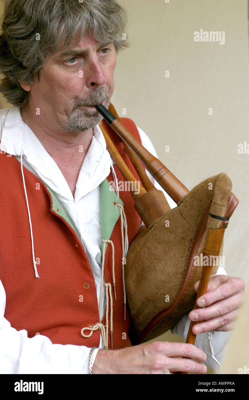 4th August 2006 Robin Hood Festival Trevor James Medieval troubadour ...