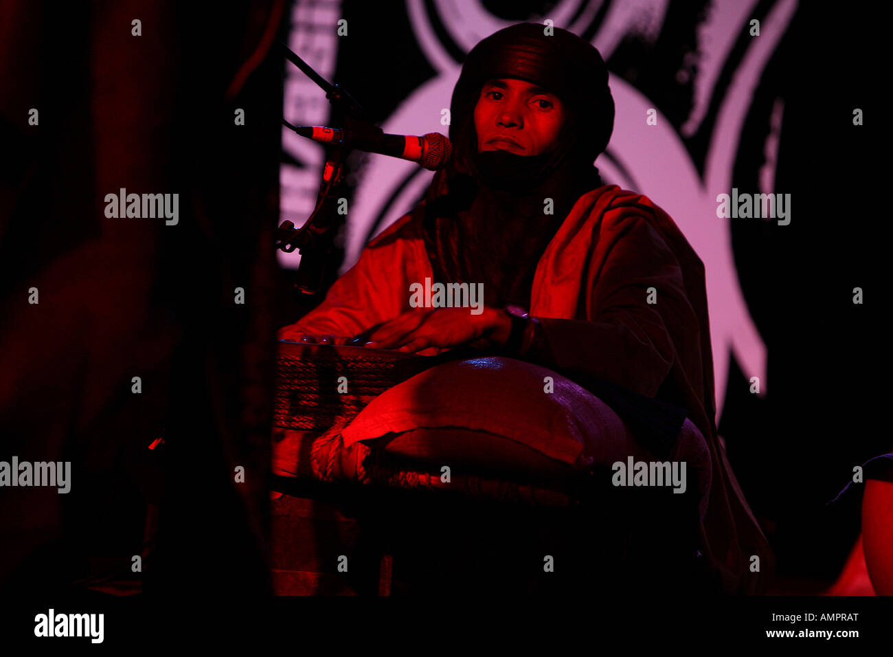 African drummer hi-res stock photography and images - Alamy