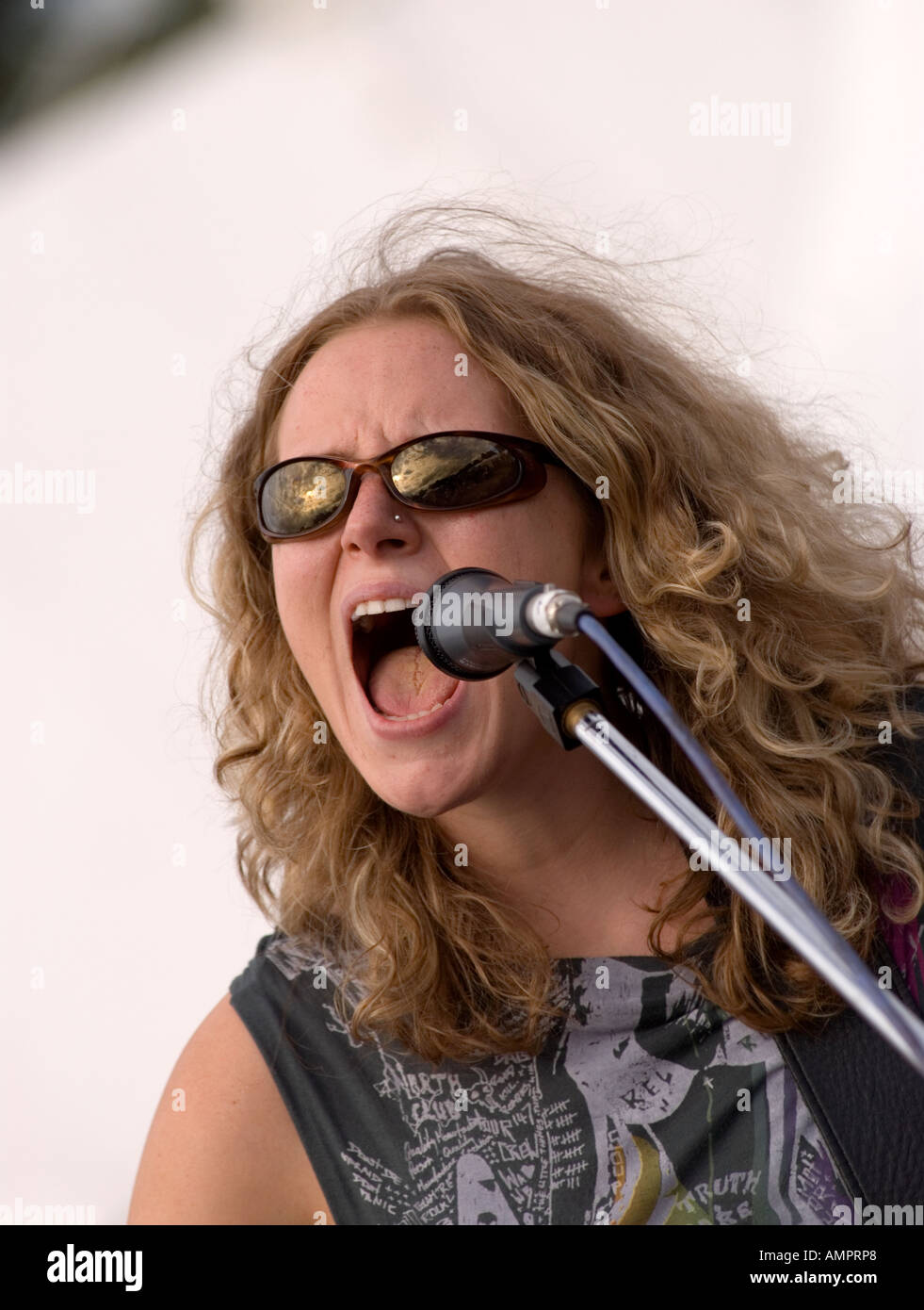Female singer performing vocal hi-res stock photography and images - Alamy