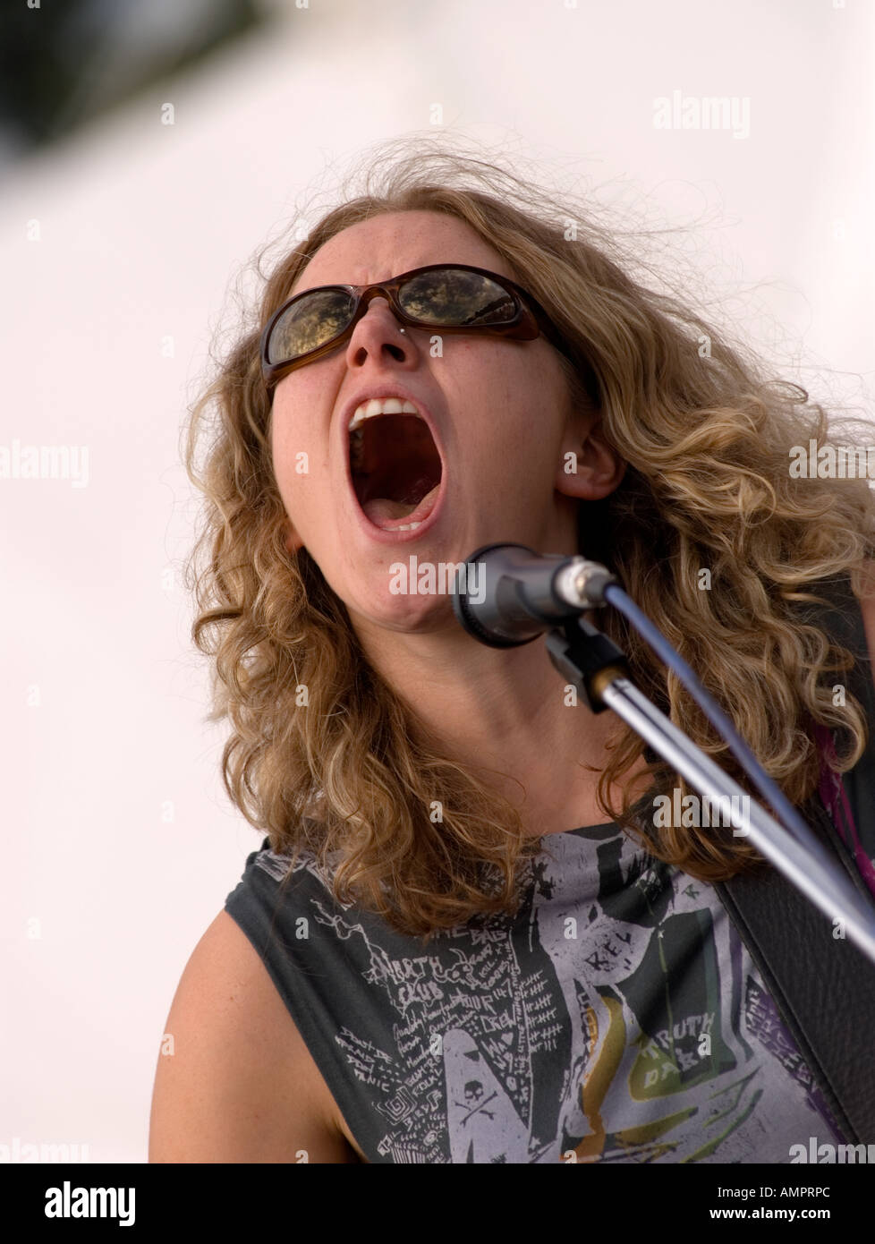 Female singer performing vocal hi-res stock photography and images - Alamy