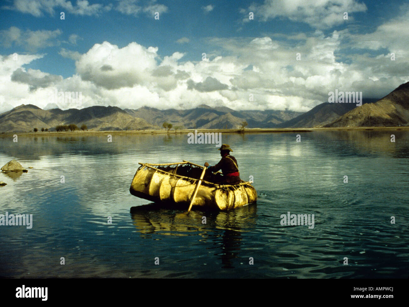 Kowa boat hi-res stock photography and images - Alamy