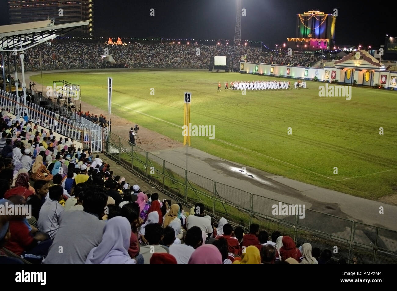 Spectator watching marching band Stock Photo - Alamy