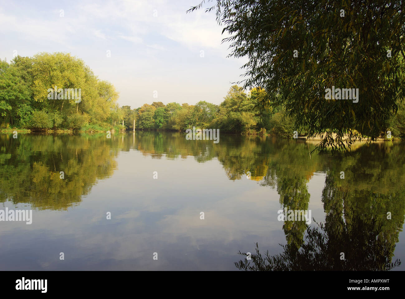 Weybridge river hi-res stock photography and images - Alamy