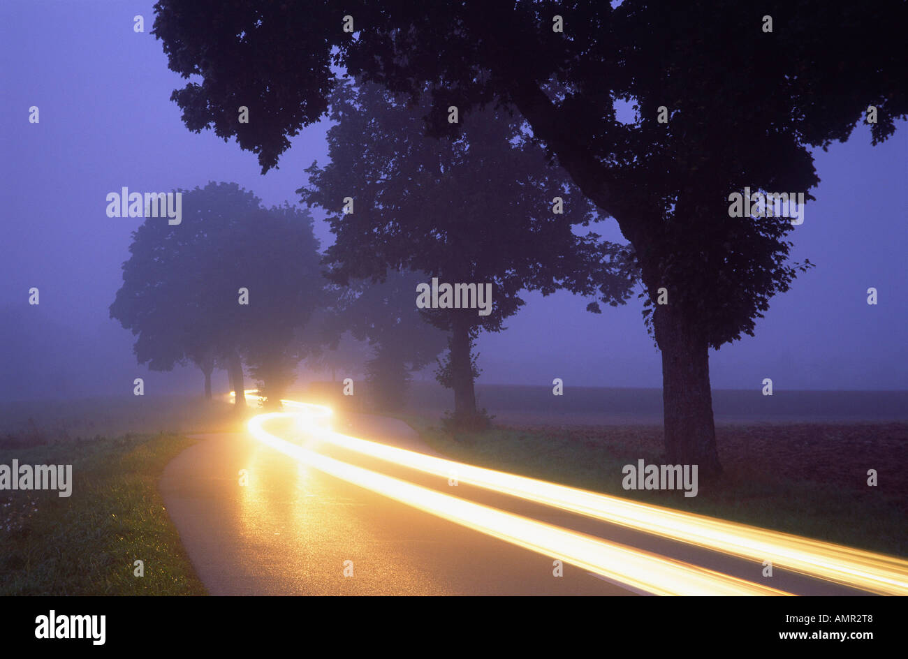 Streaking lights hi-res stock photography and images - Alamy