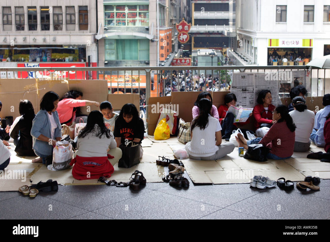 Domestic Helpers from the Philippines Congregate in Central On Sunday ...