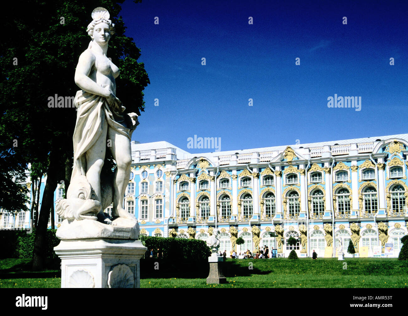 Female painted saint statue hi-res stock photography and images - Alamy