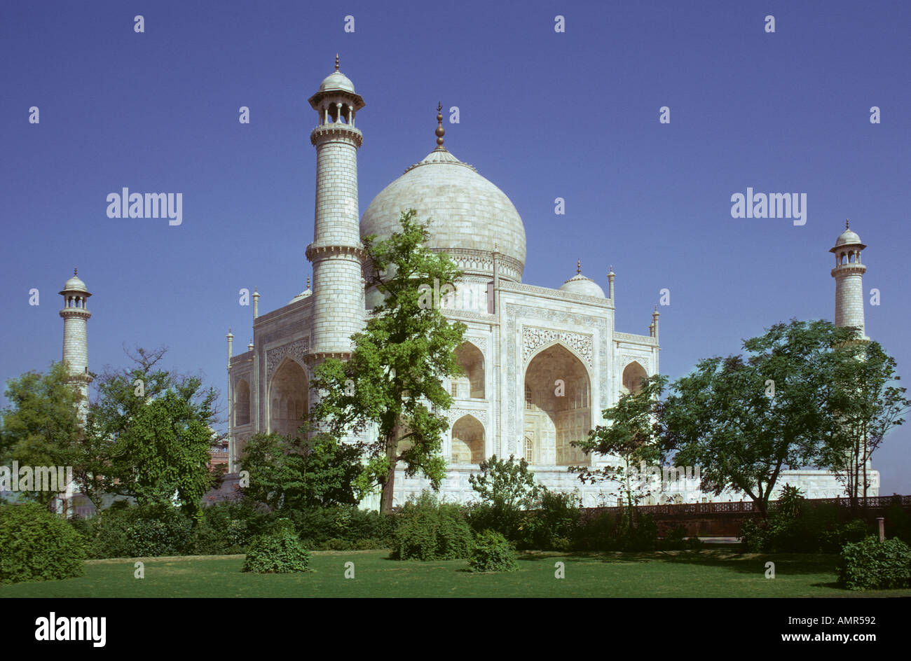 side on of Palace or mausoleum Taj Mahal Agra Uttar Pradesh India most ...